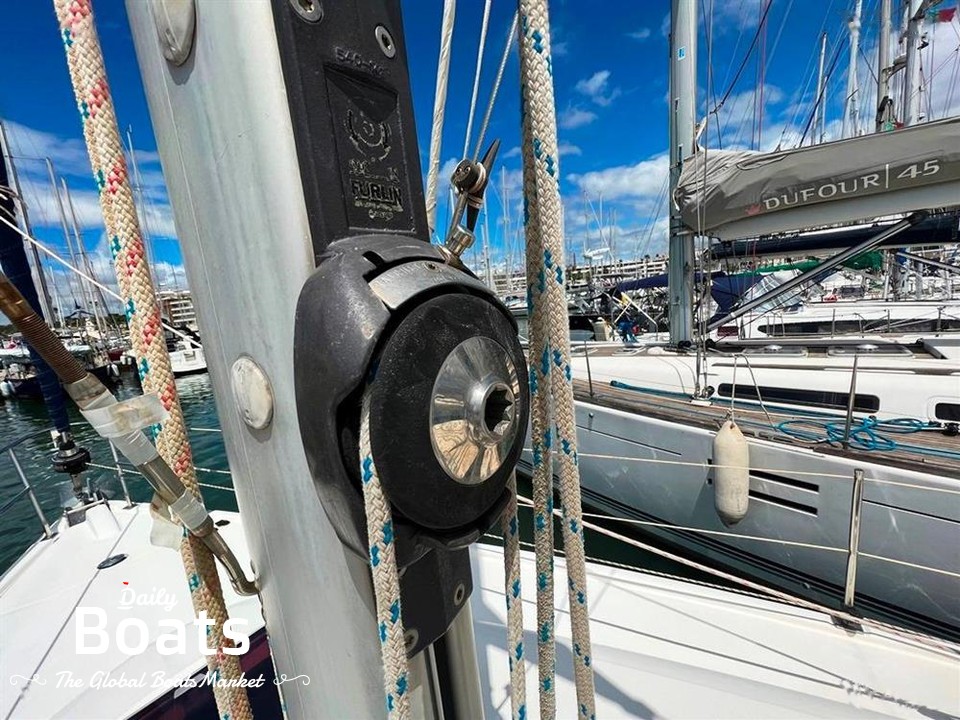 2005 Hunter Legend 38 for sale. View price, photos and Buy 2005 Hunter ...