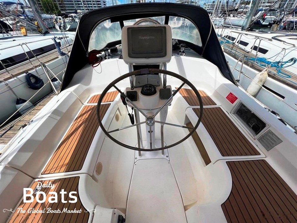 2005 Hunter Legend 38 for sale. View price, photos and Buy 2005 Hunter ...