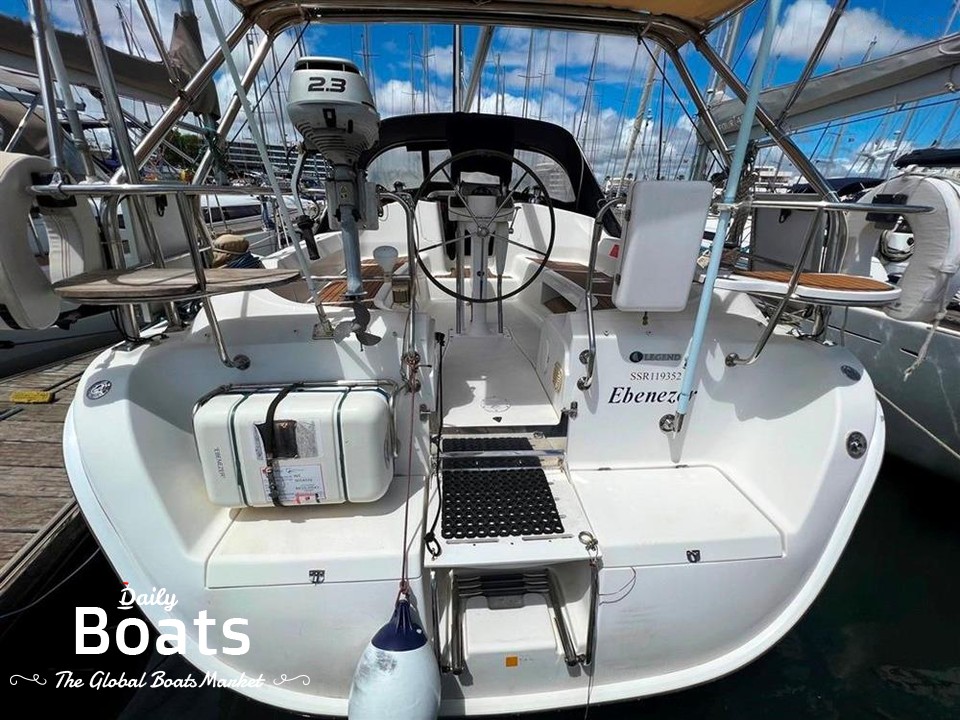 2005 Hunter Legend 38 for sale. View price, photos and Buy 2005 Hunter ...