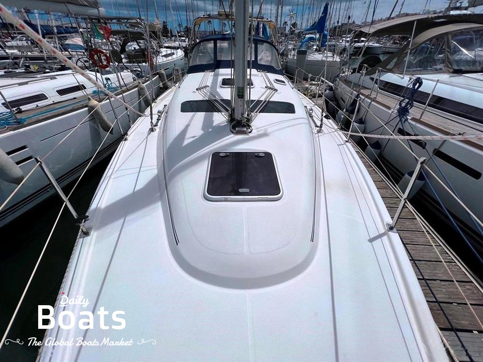 2005 Hunter Legend 38 for sale. View price, photos and Buy 2005 Hunter ...