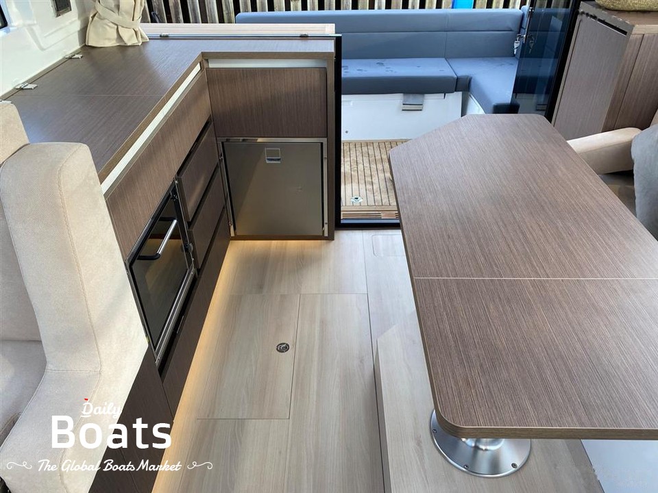 2022 Sealine C335 for sale. View price, photos and Buy 2022 Sealine ...