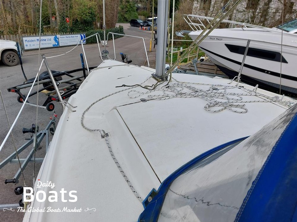1993 Hunter Legend 26 for sale. View price, photos and Buy 1993 Hunter ...