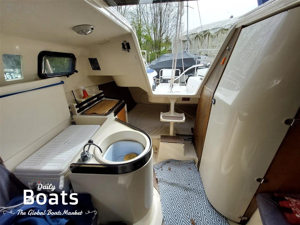 1993 Hunter Legend 26 for sale. View price, photos and Buy 1993 Hunter ...
