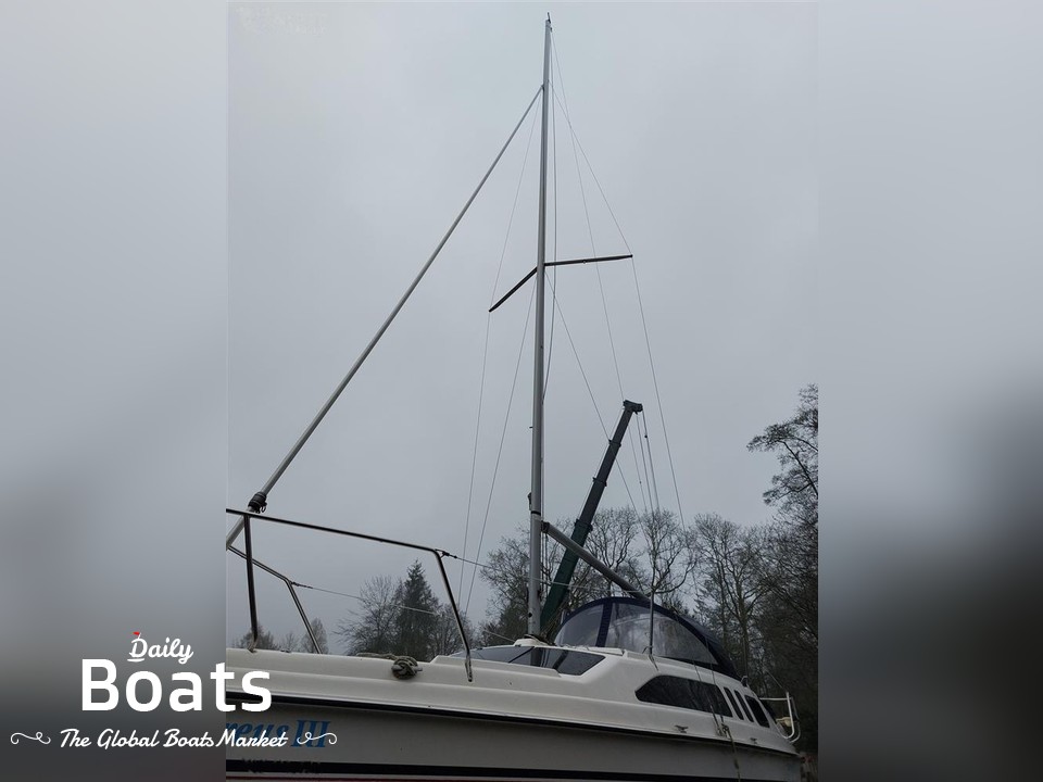 1993 Hunter Legend 26 for sale. View price, photos and Buy 1993 Hunter ...