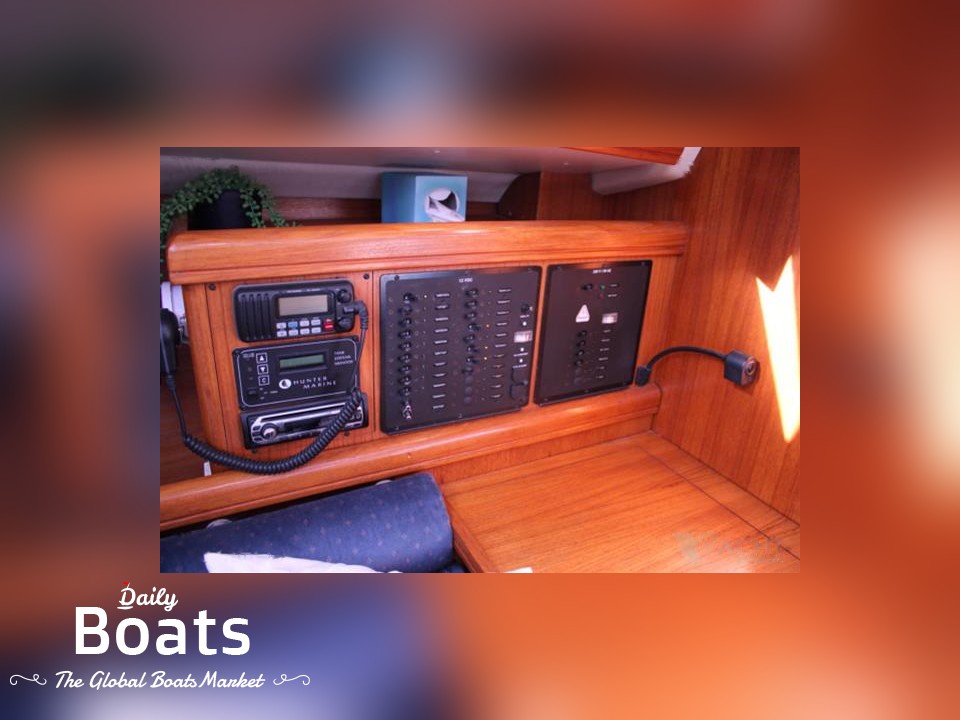 2004 Hunter Legend 33 for sale. View price, photos and Buy 2004 Hunter ...