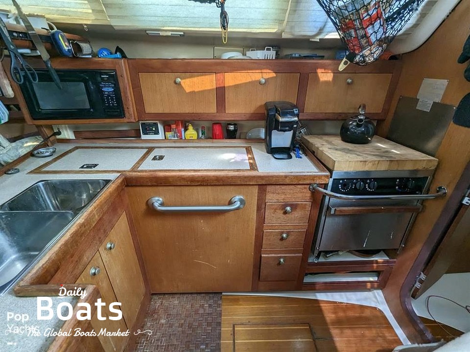 1999 Hunter 380 for sale. View price, photos and Buy 1999 Hunter 380 ...