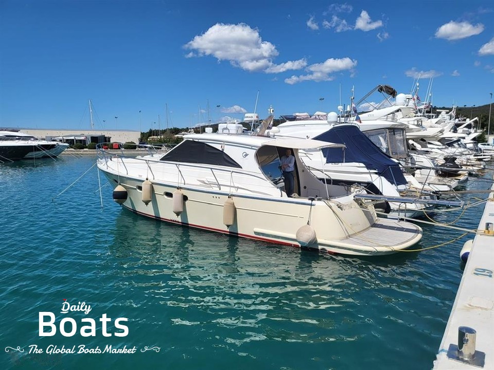 2011 Cantieri Estensi Goldstar 400S на продажу. Посмотреть цену ...