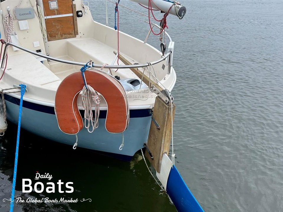 1986 Hunter Liberty 23 for sale. View price, photos and Buy 1986 Hunter ...