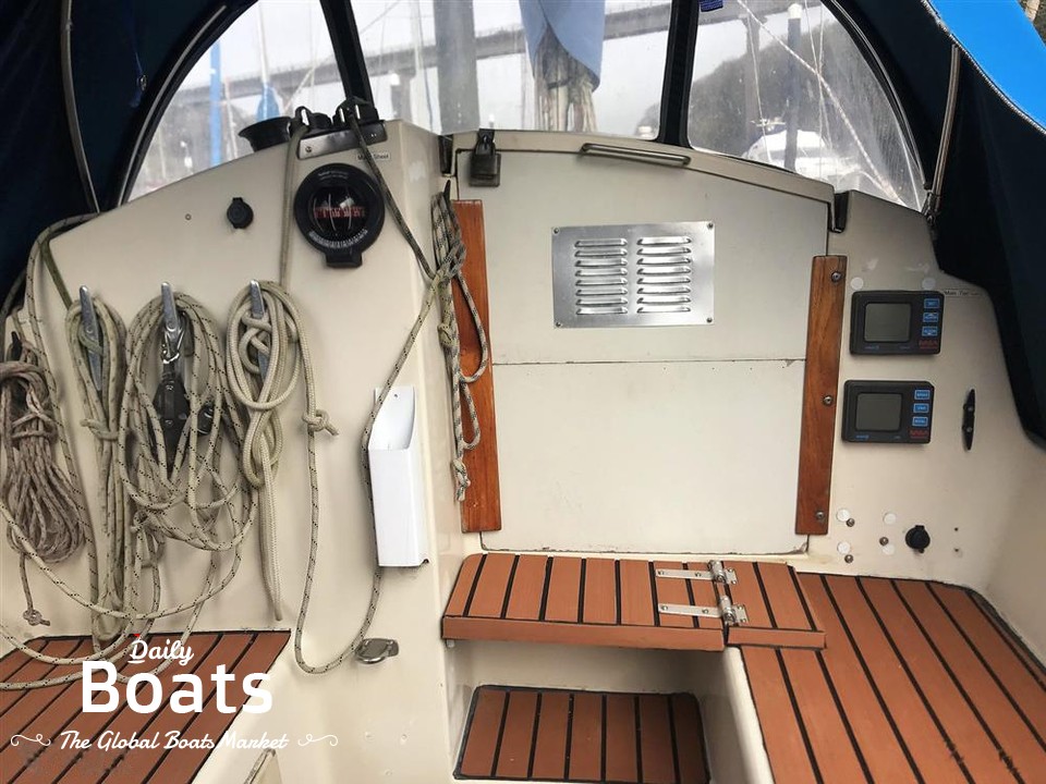 1985 Hunter Liberty 23 for sale. View price, photos and Buy 1985 Hunter ...