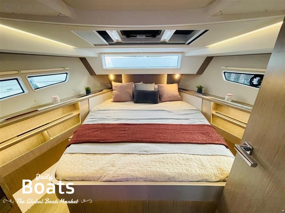 2022 Sealine C335 for sale. View price, photos and Buy 2022 Sealine ...