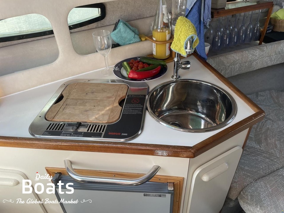 1993 Sea Ray 230 Da for sale. View price, photos and Buy 1993 Sea Ray ...