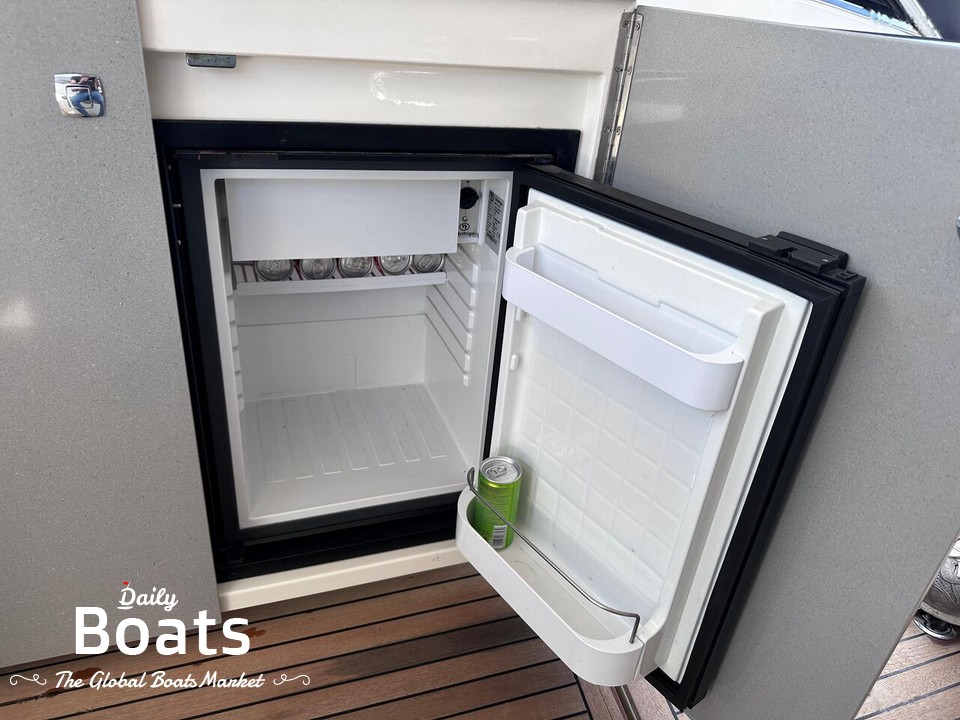 2010 Azimut Atlantis 40 Ht for sale. View price, photos and Buy 2010 ...