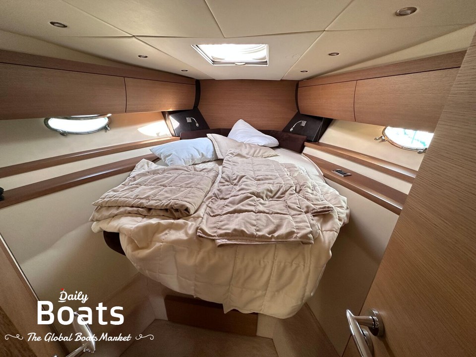 2010 Azimut Atlantis 40 Ht for sale. View price, photos and Buy 2010 ...