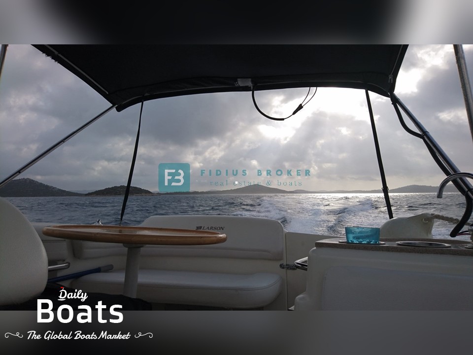 2011 Larson Cabrio 274 for sale. View price, photos and Buy 2011 Larson ...