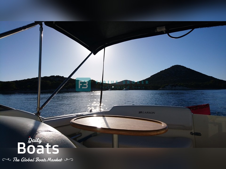 2011 Larson Cabrio 274 for sale. View price, photos and Buy 2011 Larson ...