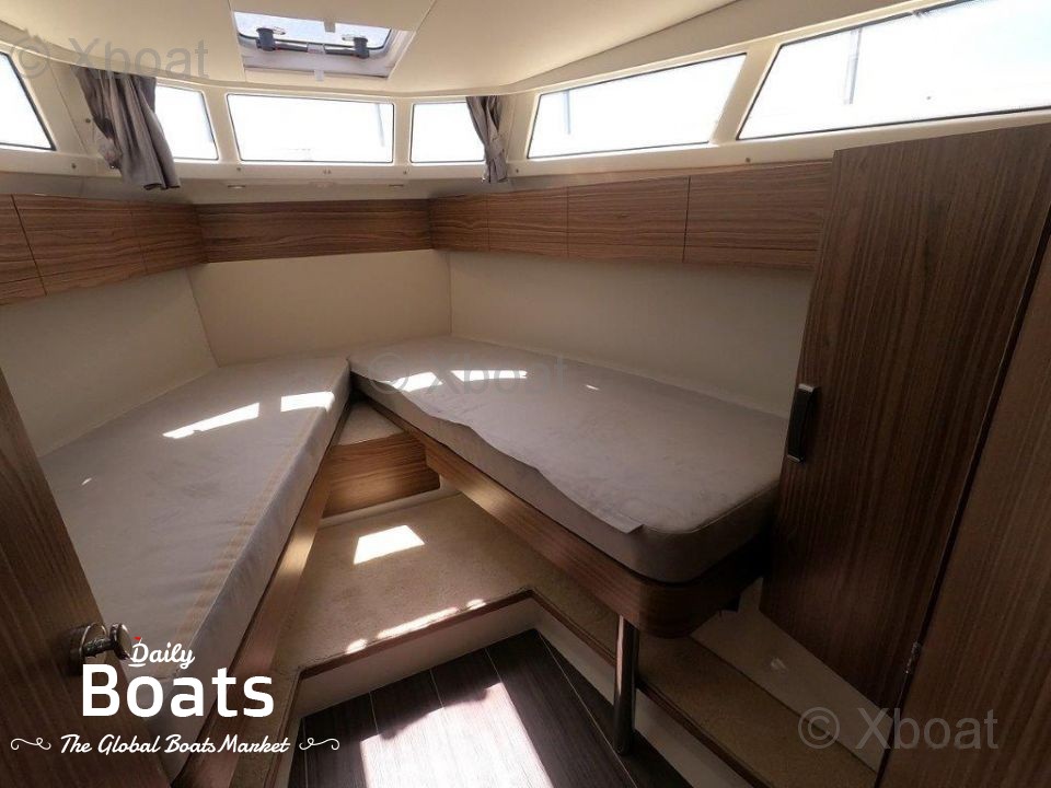 2020 Seaway Yachts Neo-Retro Trawler Par Excellence. The Greenline 33 ...