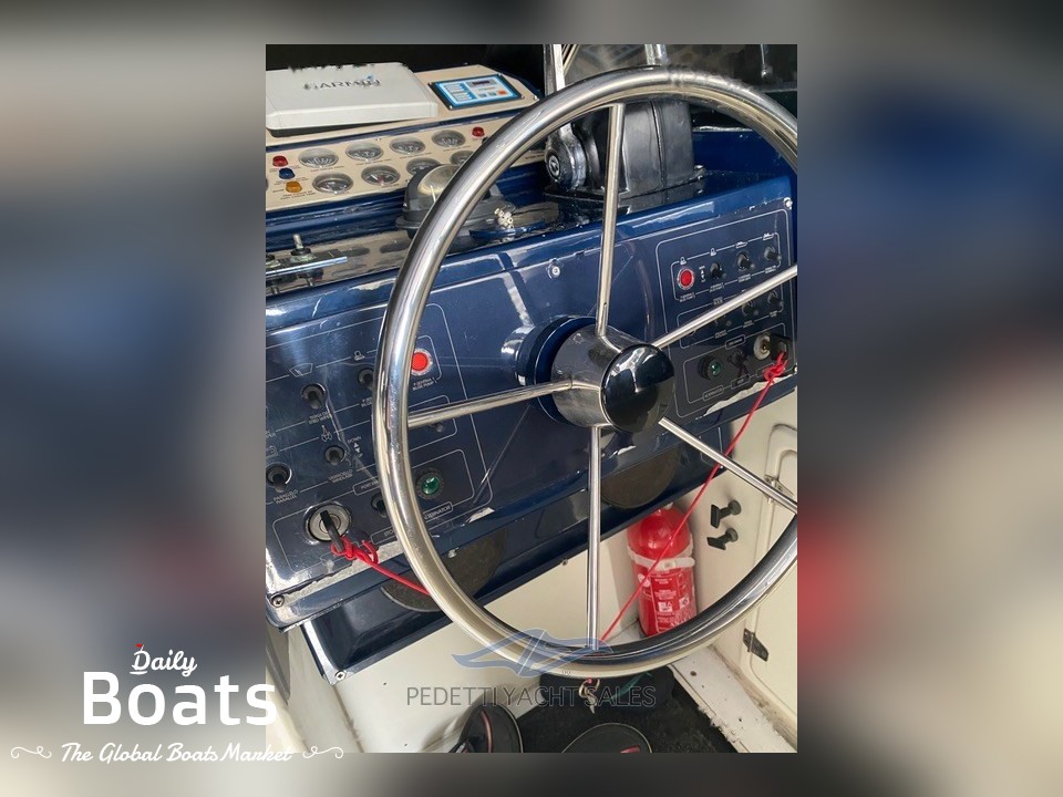 1995 Mochi Craft 33 Open на продажу. Посмотреть цену, фотографии и ...