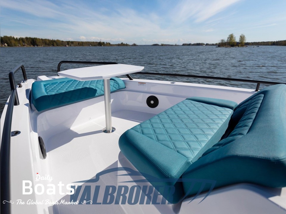 2020 Axopar 37 Sport Cabin for sale. View price, photos and Buy 2020 ...