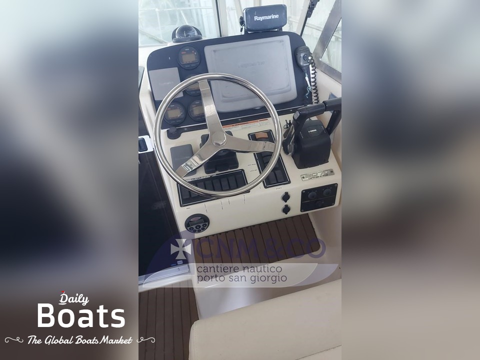 2005 Pursuit 3070 (Os 305 ) Offshore for sale. View price, photos and ...