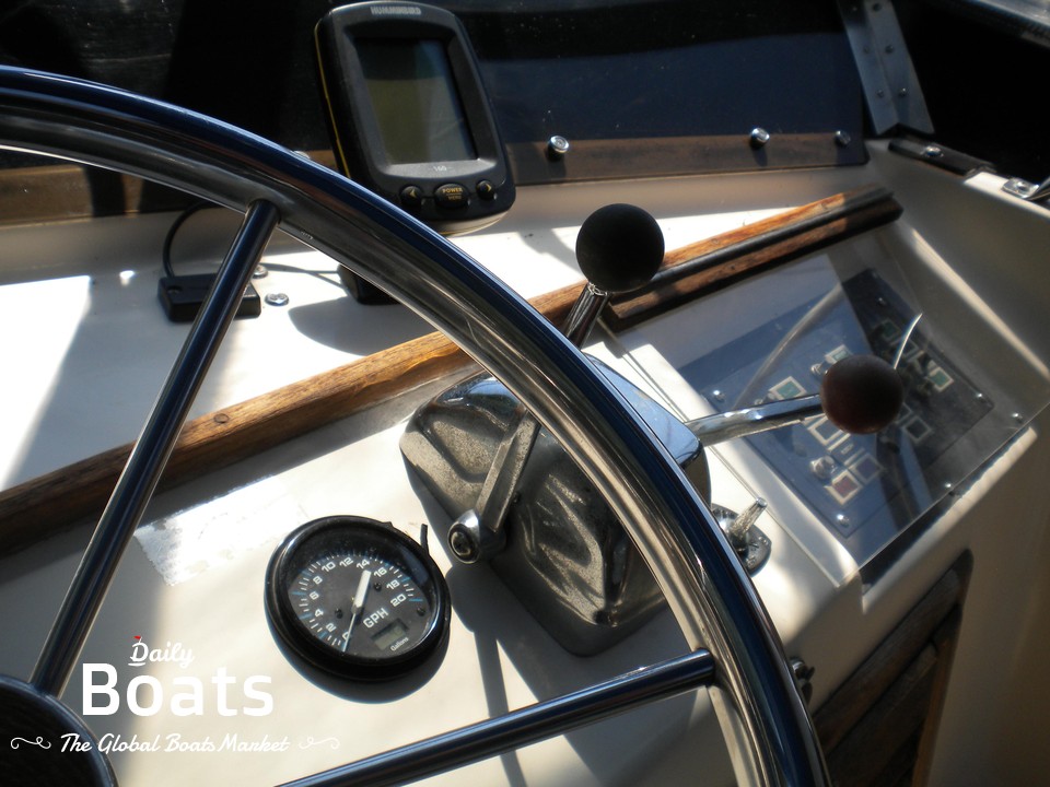 1986 Pacemaker 26 Flybridge Cruiser for sale. View price, photos and ...