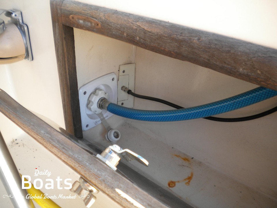 1986 Pacemaker 26 Flybridge Cruiser for sale. View price, photos and ...