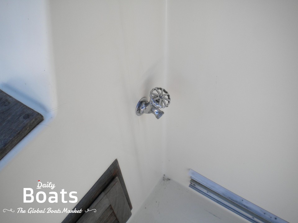 1986 Pacemaker 26 Flybridge Cruiser for sale. View price, photos and ...