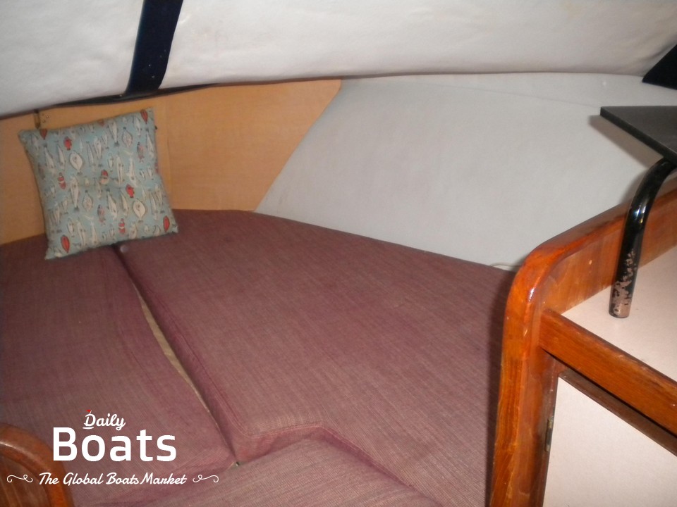 1986 Pacemaker 26 Flybridge Cruiser for sale. View price, photos and ...