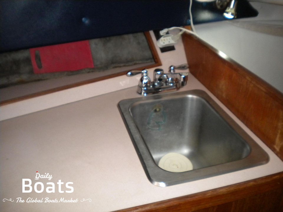 1986 Pacemaker 26 Flybridge Cruiser for sale. View price, photos and ...