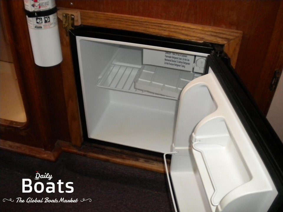 1986 Pacemaker 26 Flybridge Cruiser for sale. View price, photos and ...