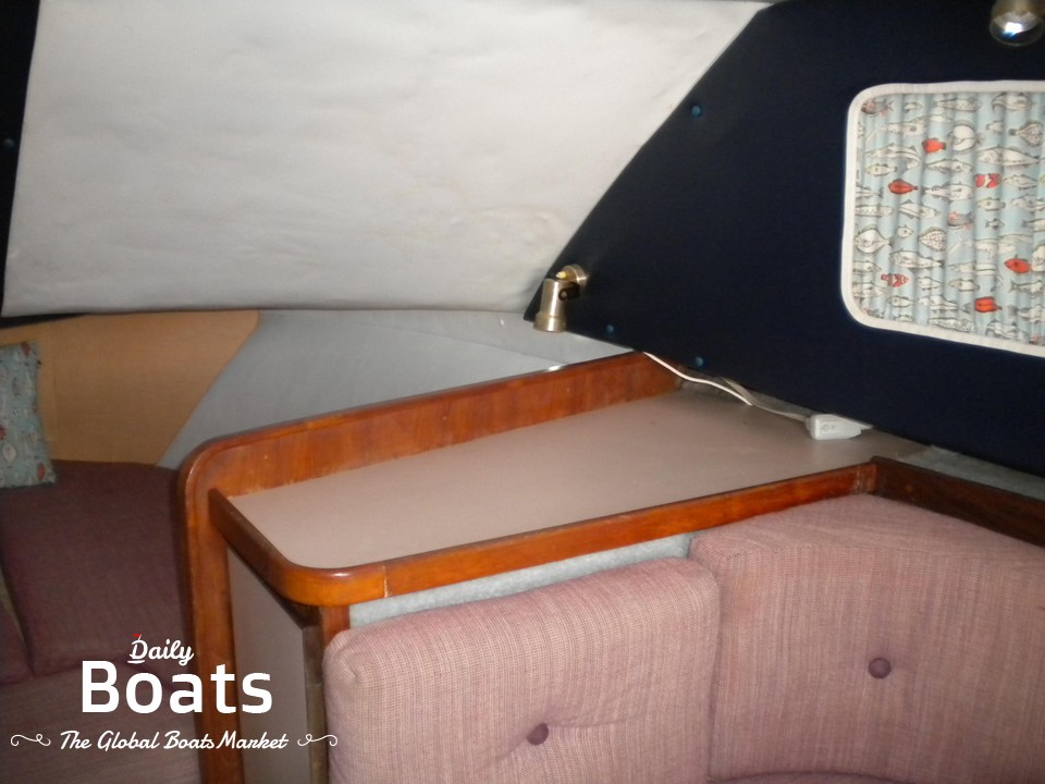 1986 Pacemaker 26 Flybridge Cruiser for sale. View price, photos and ...