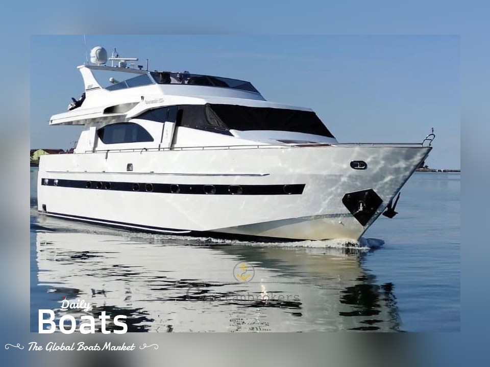 2002 Custom Navar Cantieri Flybridge 82 for sale. View price, photos ...