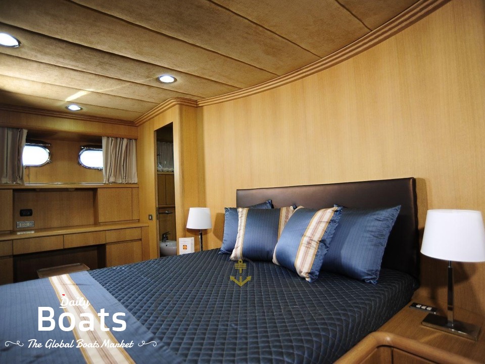 2002 Custom Navar Cantieri Flybridge 82 for sale. View price, photos ...