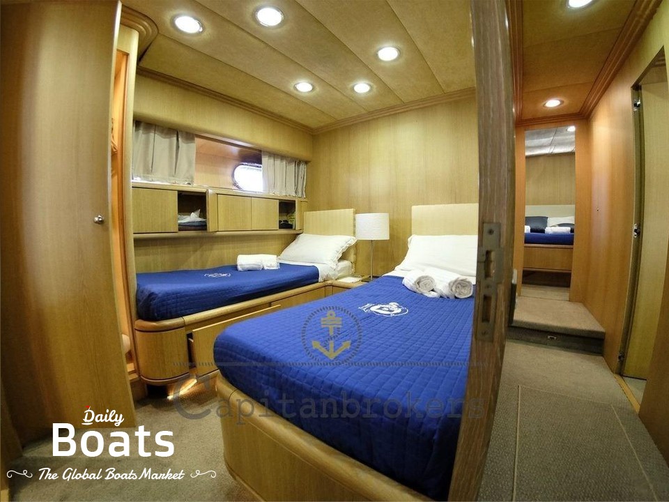 2002 Custom Navar Cantieri Flybridge 82 for sale. View price, photos ...