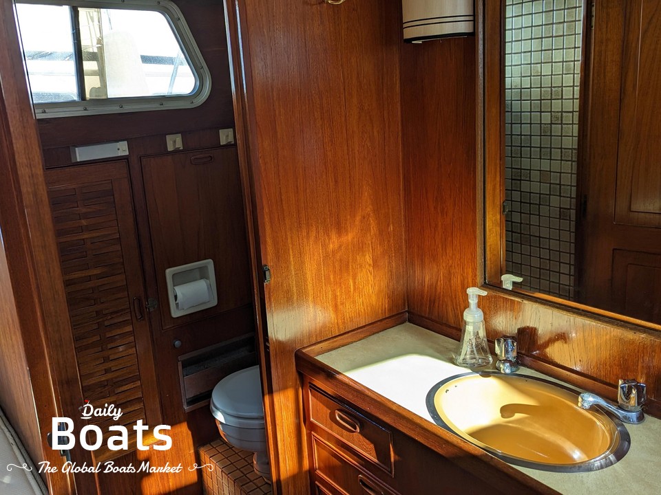 1976 Maple Leaf Center Cockpit for sale. View price, photos and Buy ...