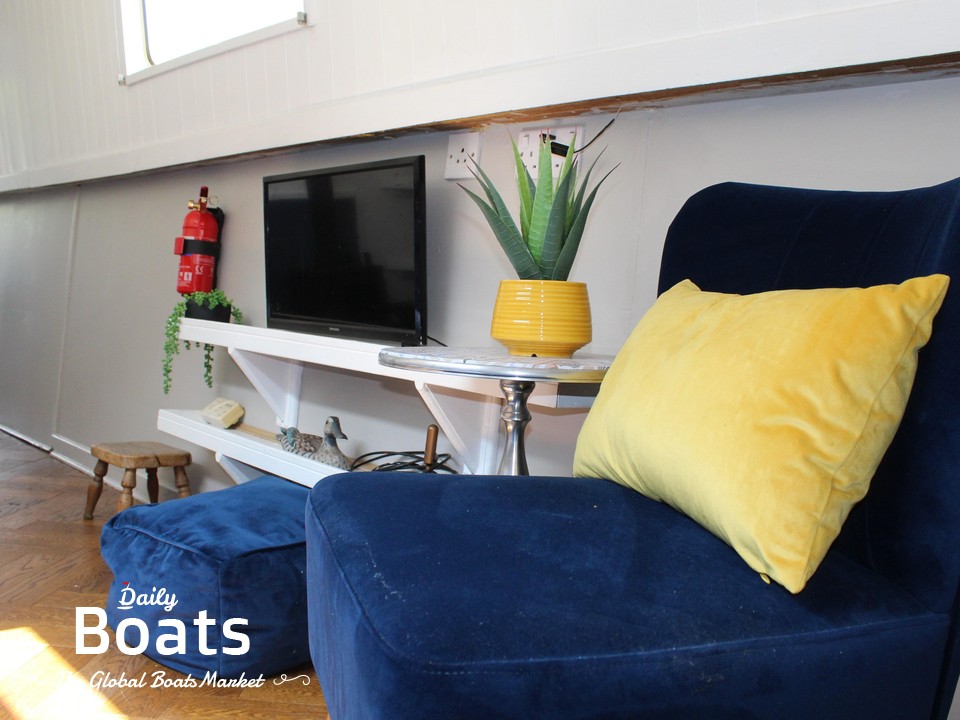 2001 Narrowboat 55' Andicraft Cruiser Stern for sale. View price ...