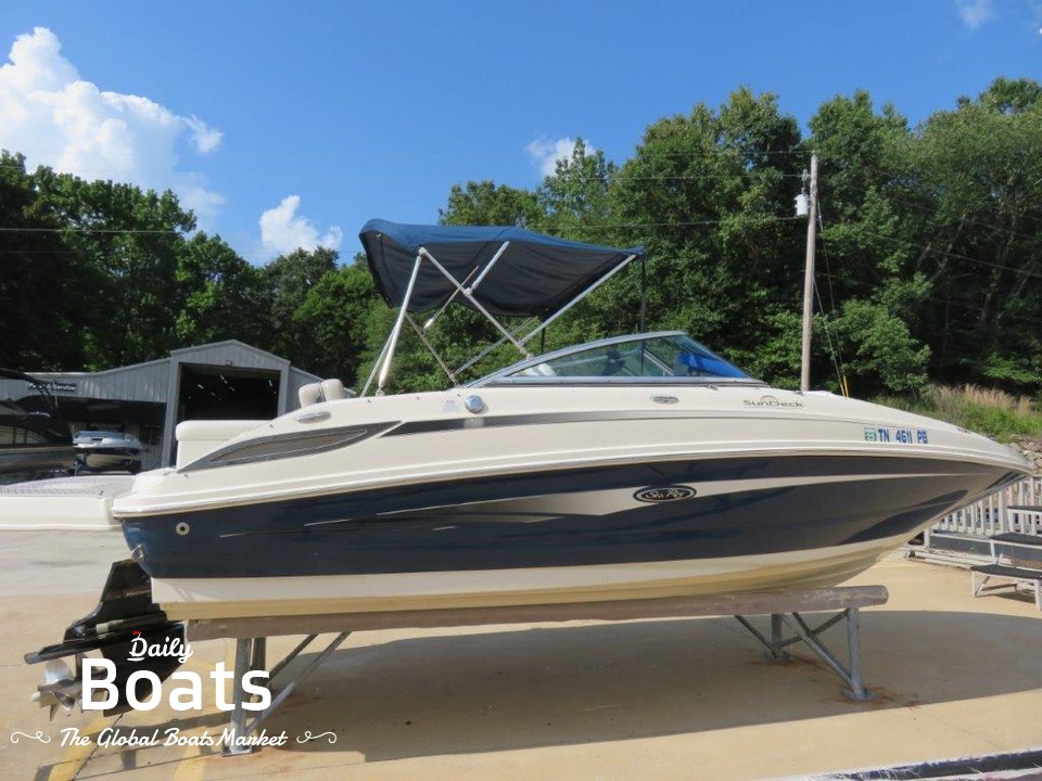 2010 Sea Ray 220 Sundeck for sale. View price, photos and Buy 2010 Sea ...