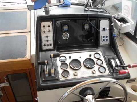 1983 Carver 28 Riviera for sale. View price, photos and Buy 1983 Carver ...