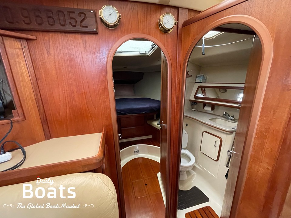 1990 Hunter Passage 42 for sale. View price, photos and Buy 1990 Hunter ...