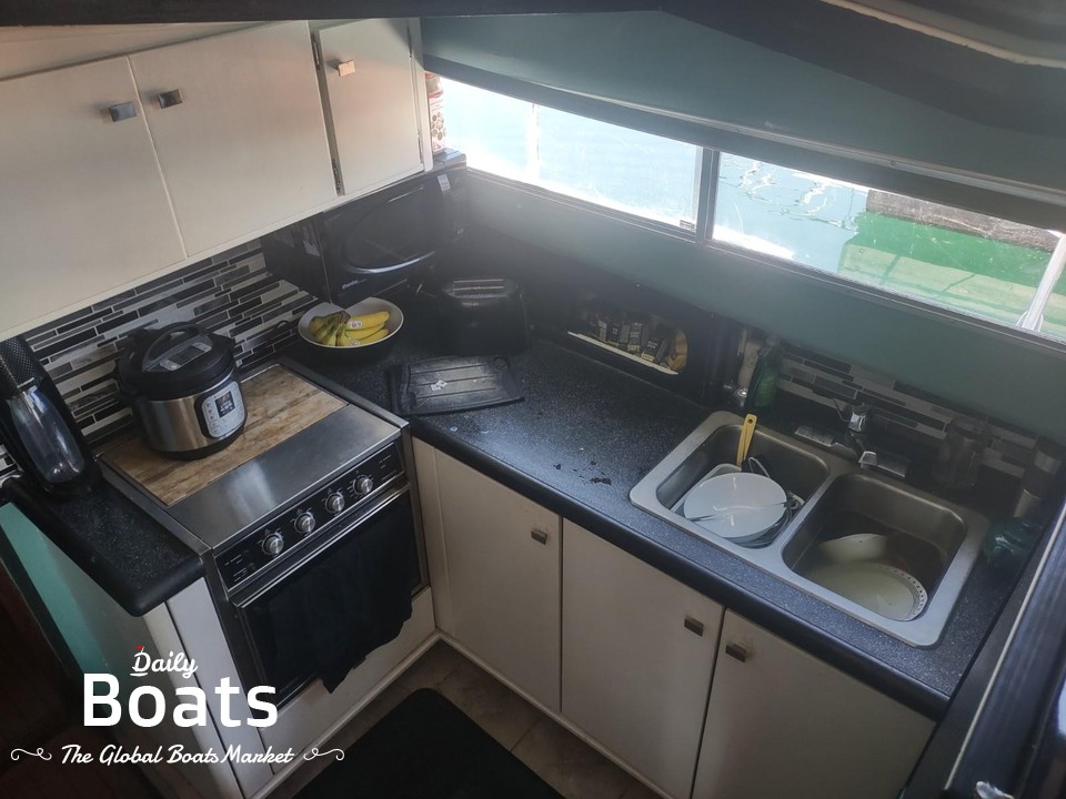 1989 Bayliner 3888 Motoryacht for sale. View price, photos and Buy 1989 ...