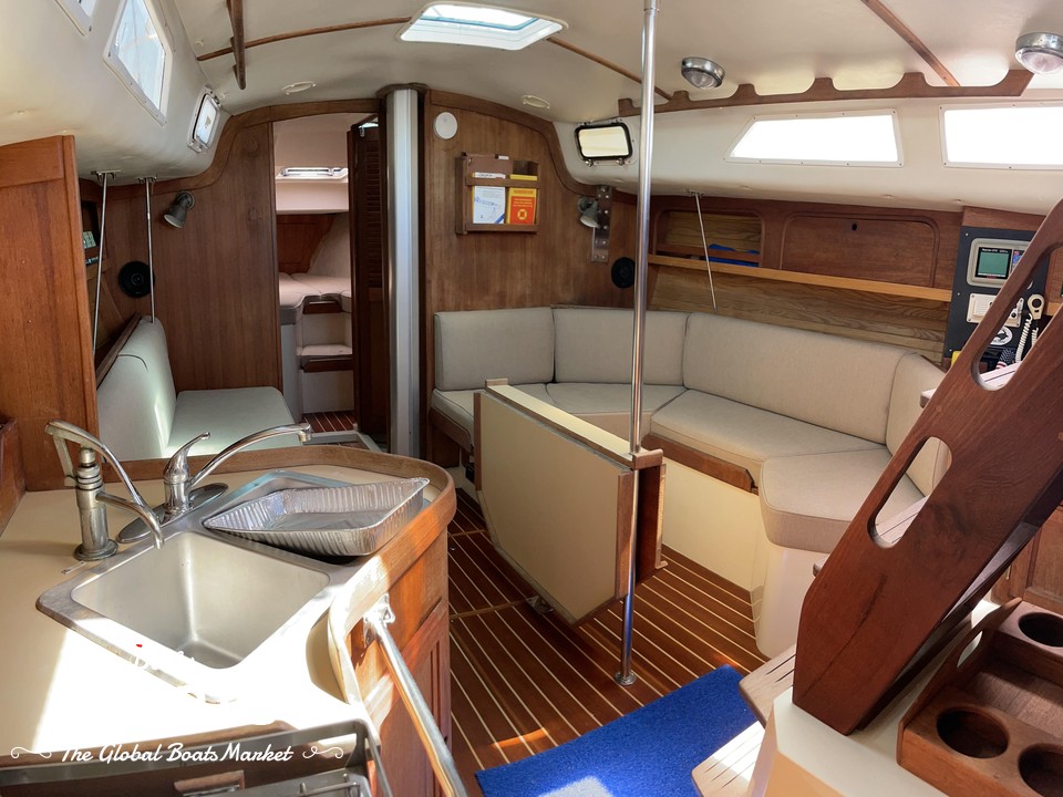 1988 CAL 33 (Hunt) for sale. View price, photos and Buy 1988 CAL 33 ...