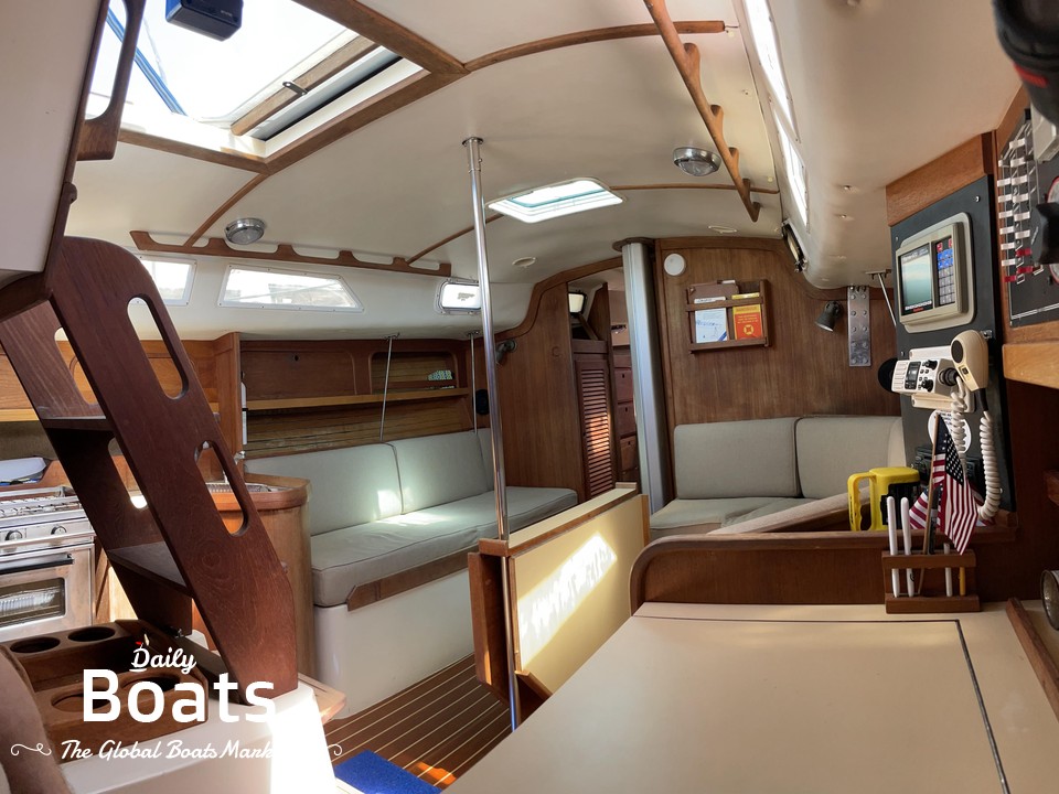 1988 CAL 33 (Hunt) for sale. View price, photos and Buy 1988 CAL 33 ...