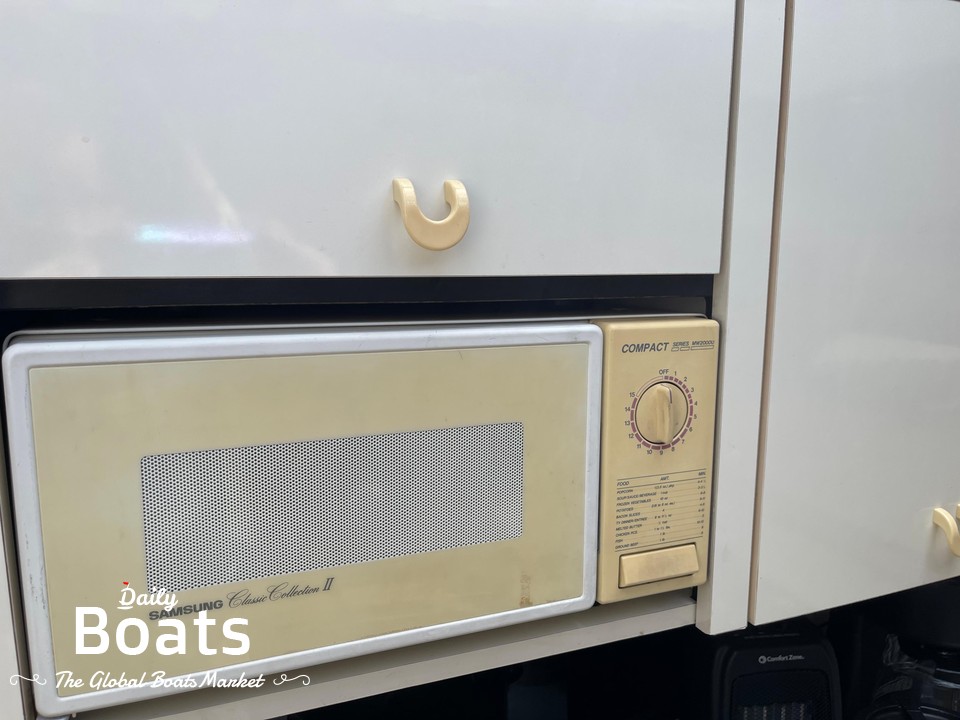 1994 Bayliner 3688 Mid Cabin Motoryacht for sale. View price, photos ...