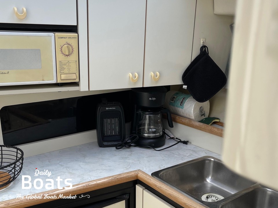 1994 Bayliner 3688 Mid Cabin Motoryacht for sale. View price, photos ...