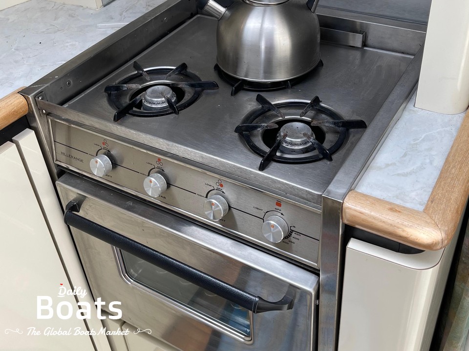 1994 Bayliner 3688 Mid Cabin Motoryacht for sale. View price, photos ...