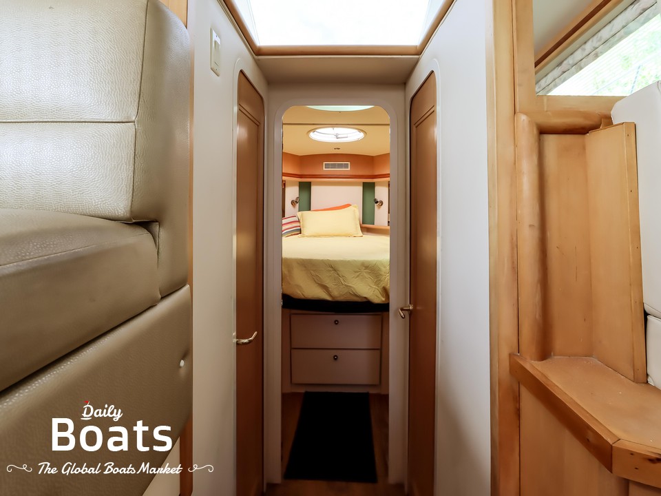 1996 Carver 50 Cockpit Motor Yacht for sale. View price, photos and Buy ...