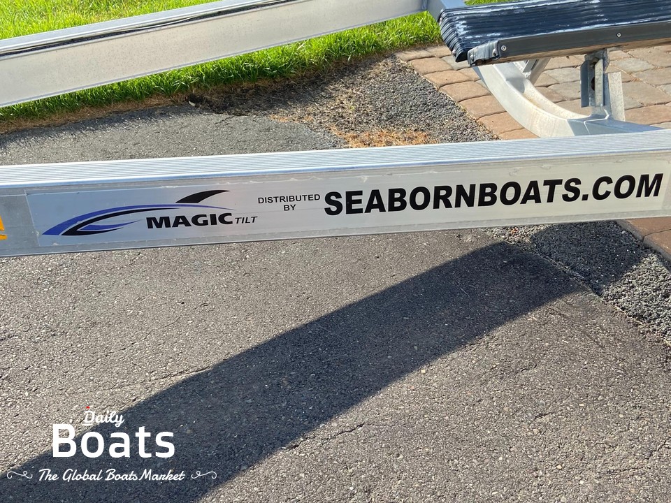 2017 Sea Born Lx24 W 100 Hrs And Trailer for sale. View price, photos ...