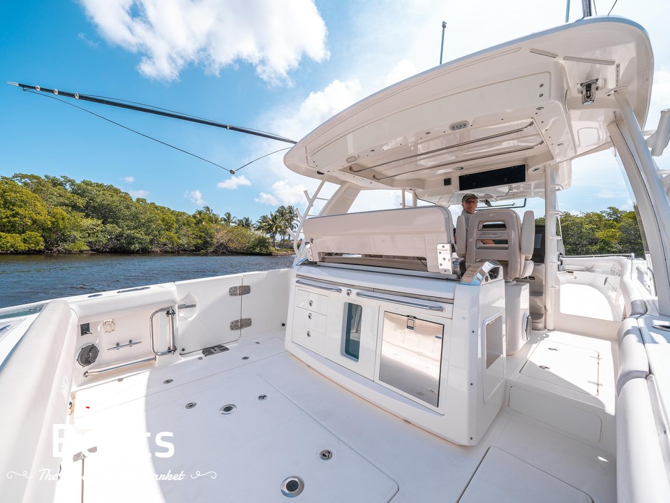 2016 Boston Whaler 420 Outrage for sale. View price, photos and Buy ...