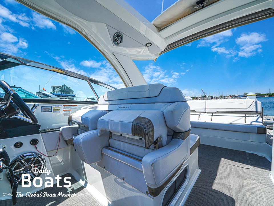 2020 Formula 350 Crossover Bowrider for sale. View price, photos and ...