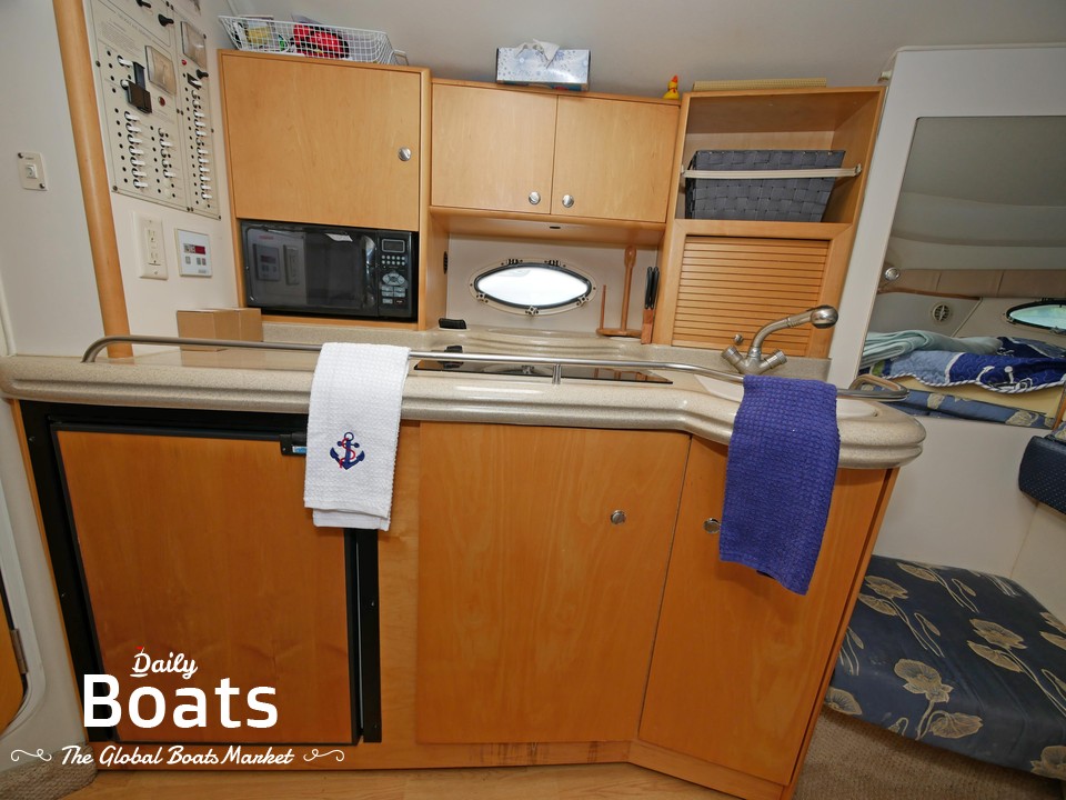 2004 Larson Cabrio 330 Mid Cabin for sale. View price, photos and Buy ...