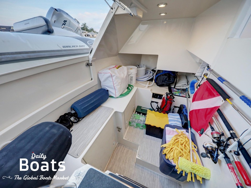 2018 Carver C52 Coupe for sale. View price, photos and Buy 2018 Carver ...